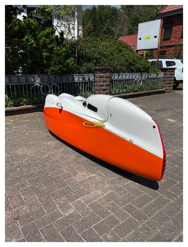 Velomobil Milan SL orange / weiß metallic – Zentrum für Velo-Mobilität